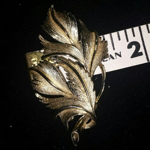 Lisner Jewelry | Jewelry | Lisner Leaf Brooch | Poshmark