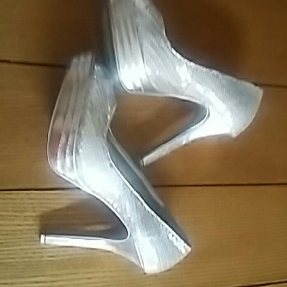 Shi by JOURNEYS | Shoes | Silver Sequin Shi By Journeys Heels | Poshmark