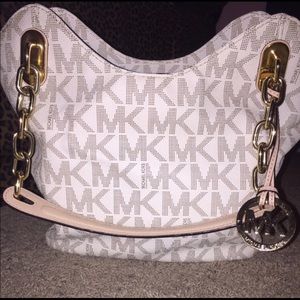 36% off Michael Kors Handbags - MICHAEL KORS PURSE serial#Ok.0973628 OK ...