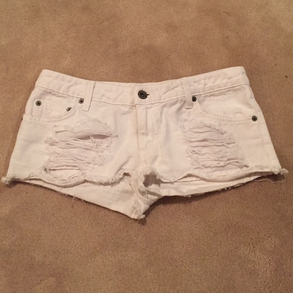 LF | Shorts | Lf Carmar White Jean Cut Off Shorts 26 | Poshmark