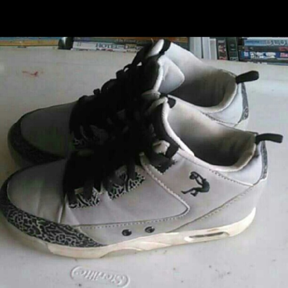 SHAQ | Shoes | Boys Sz 6 Gray White Black Used Shaq Shoes | Poshmark