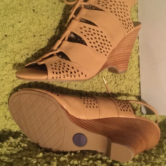 me too | Shoes | Nib Me Too Leather Tie Front Perforated Wedge 95 ...
