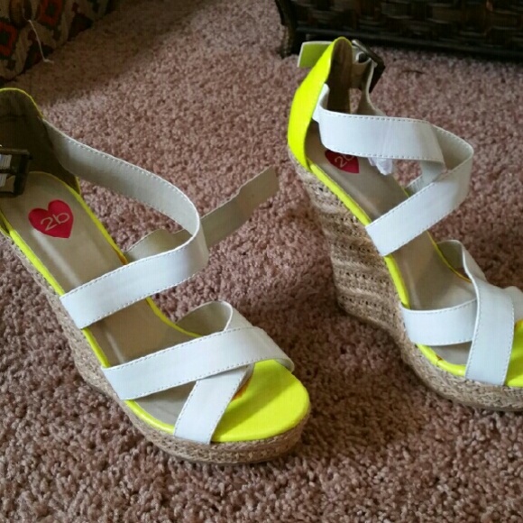 2b | Shoes | 2b White Sandals With Woven Platform | Poshmark