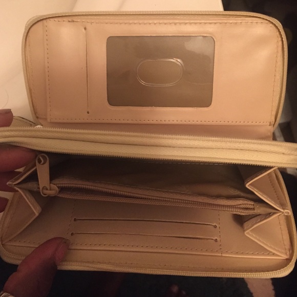 Buxton | Bags | Buxton Wallet | Poshmark