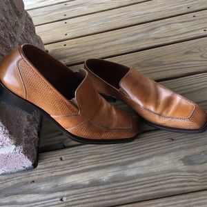 Magnanni on Poshmark