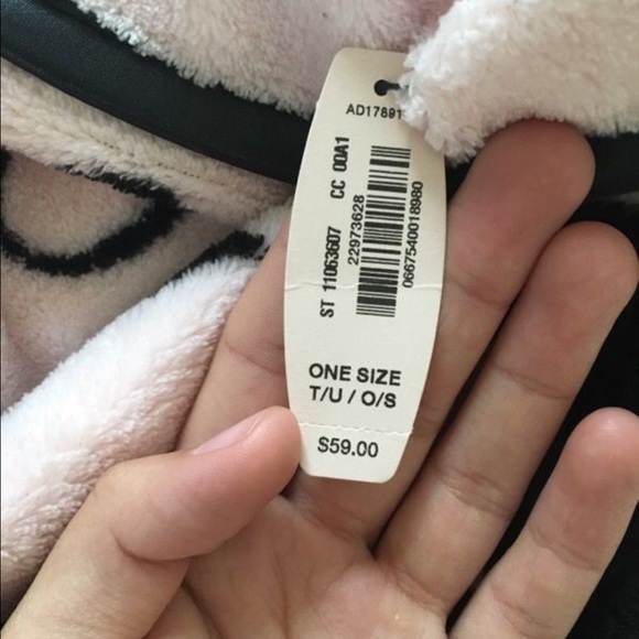 Victoria's Secret | Accessories | Vs Blanket | Poshmark