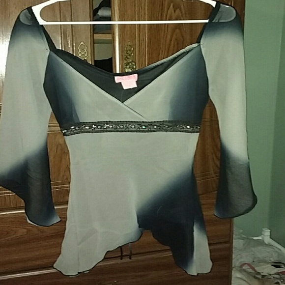 She's Cool | Tops | Size Small Blouse | Poshmark
