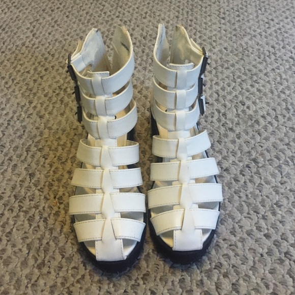 Tobi | Shoes | White Sandals W A Little Heel | Poshmark
