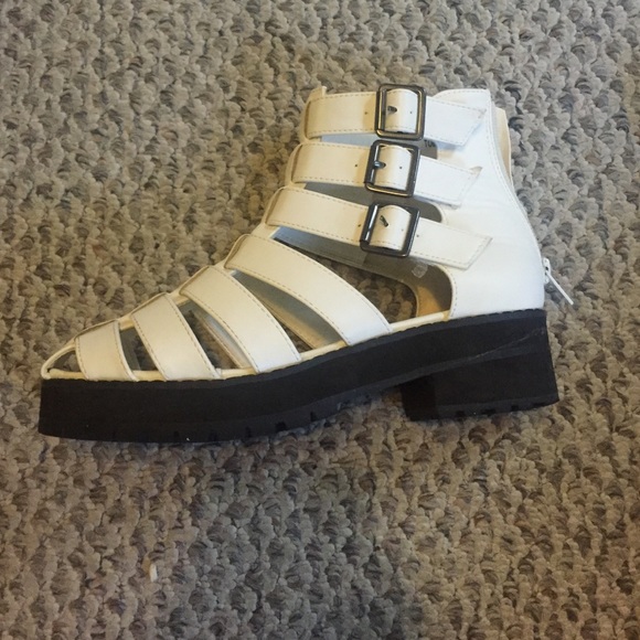 Tobi | Shoes | White Sandals W A Little Heel | Poshmark