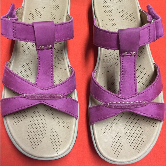 Acorn | Shoes | Acorn C2g Lite Tstrap Sandals Size W6 | Poshmark