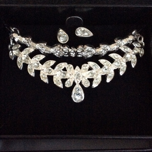 Avon | Jewelry | Charming Leaves 3 Piece Gift Set | Poshmark