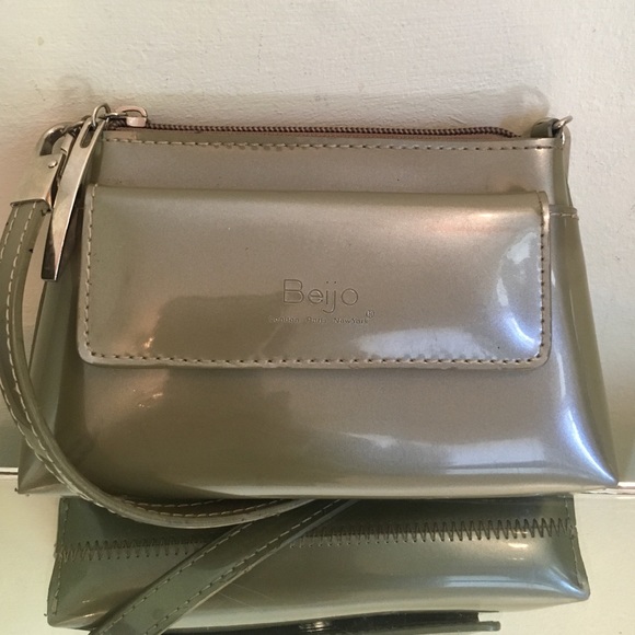 Beijo | Bags | Beijo London Paris New York Clutch Frnt Pocket Bag ...