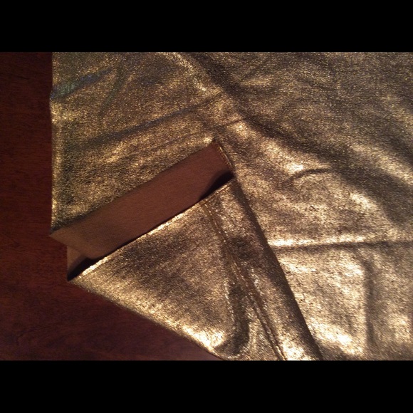 Sleeveless Metallic Gold Top - Gem