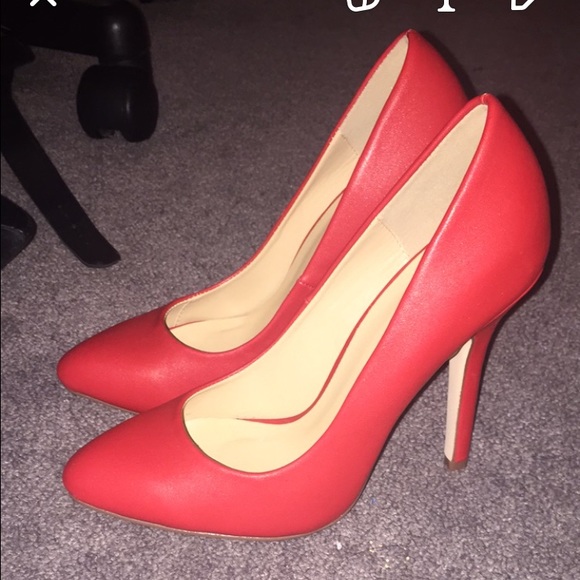 Red Pumps - Gem
