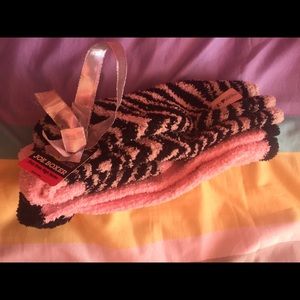 Sheena's Closet on Poshmark - @shetwee15