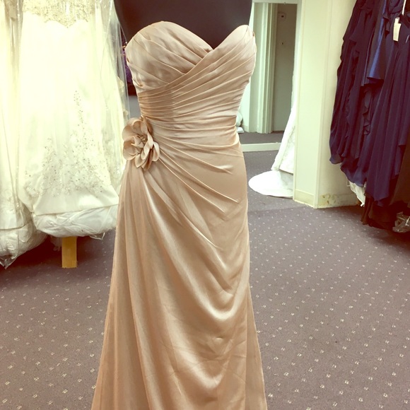 Neutral Sweetheart Gown - Gem