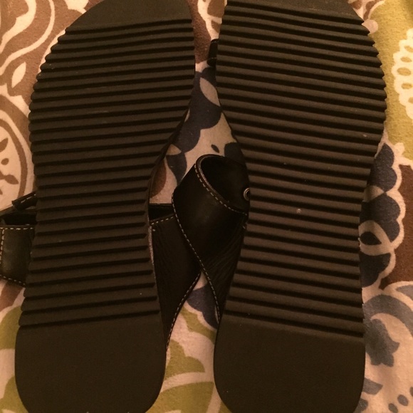 me too | Shoes | Black Leather Sandals Me Too | Poshmark