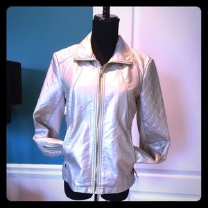 ! anna's Closet on Poshmark - @annaconda