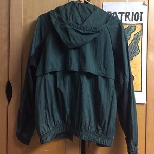 What’s the point of that flap on the back of a windbreaker? : r ...