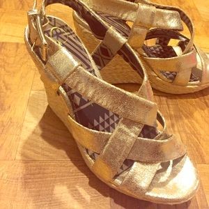 Jessica Simpson | Shoes | Gold Platform Shoes | Poshmark