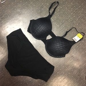 Vassarette on Poshmark