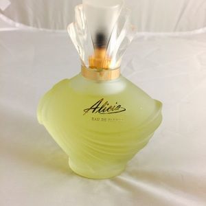 Amphoraseyes's Closet on Poshmark - @oshunguere19