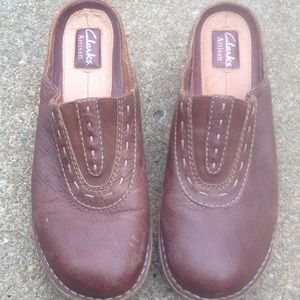 Clarks - Clarks Artisan Clogs Black 8 M Leather Heels 3" from Senilia's ...