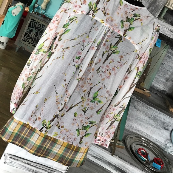 Aratta | Tops | Aratta Olympia | Poshmark