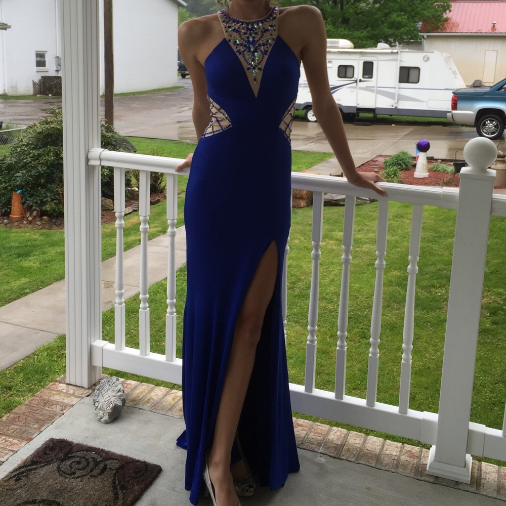 Beautiful Bright Blue Prom Dress. - Gem