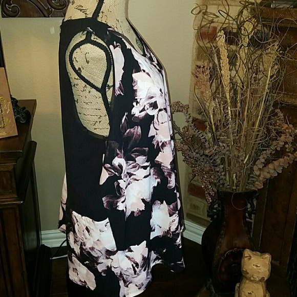 Vera Wang | Tops | Vera Wang Floral Print Top | Poshmark
