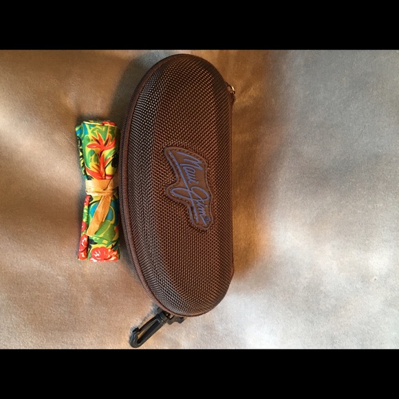 Maui Jim | Accessories | Maui Jim Zip Glasses Case With Storage ...