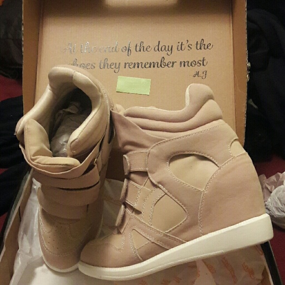 Shiekh Shoes | Shoes | Soldsheikh Wedge Shoe Overland Style Nude Velvet ...