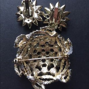 Vintage | Jewelry | Vintage Lisner Brooch And Earrings Jewelry Set ...