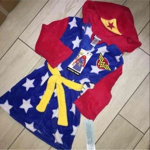 DC Comics | Pajamas | Nwt Wonder Woman Plush Robe | Poshmark