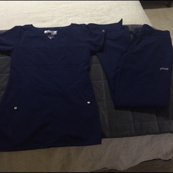 Grey's Anatomy | Other | Greys Anatomy Signature Collection Scrubs ...