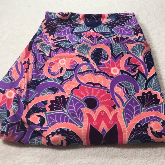 LuLaRoe | Pants & Jumpsuits | Lularoe Tall And Curvy Leggings Nwt ...
