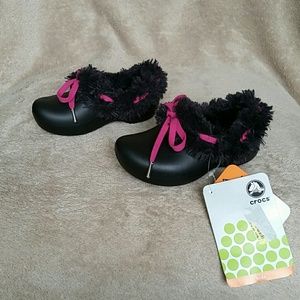 CROCS | Shoes | New Girls Black Crocs Shoes With Pink Bow | Poshmark