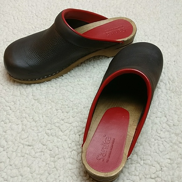 Sanita | Shoes | Sanita Brown Pebbled Leather Clogs Red Accents 4 ...