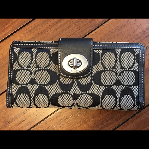 Coach | Bags | Auth Coach Signature Large Bag Turnlock W Wallet | Poshmark