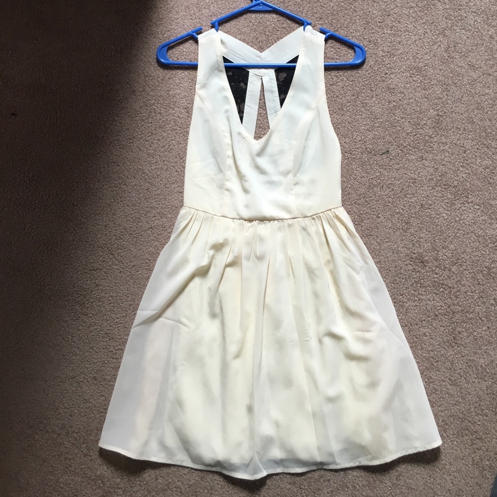 Tobi Cream Dress With Detailed Back - Gem