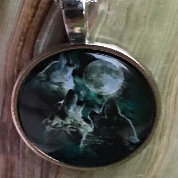 Jewelry | 3 Wolves Howling At The Moon On Chain | Poshmark