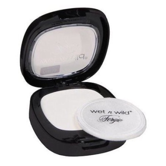 Fergie | Makeup | Wet N Wild Fergie Take The Day Mattifying Powder ...