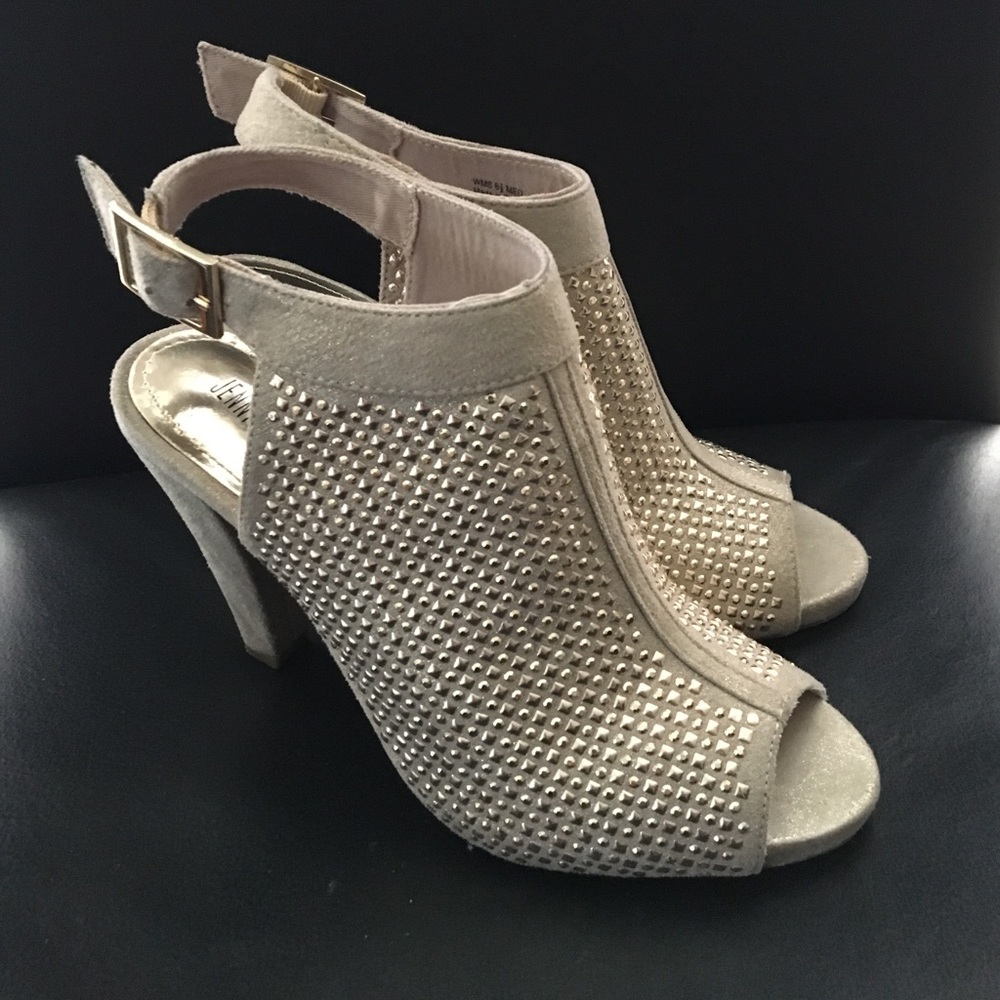 Adorable Gold Jennifer Lopez Gold Heels - Gem