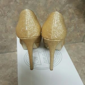 J-lo by Jennifer Lopez | Shoes | Jlo By Jennifer Lopez Gold High Heels ...
