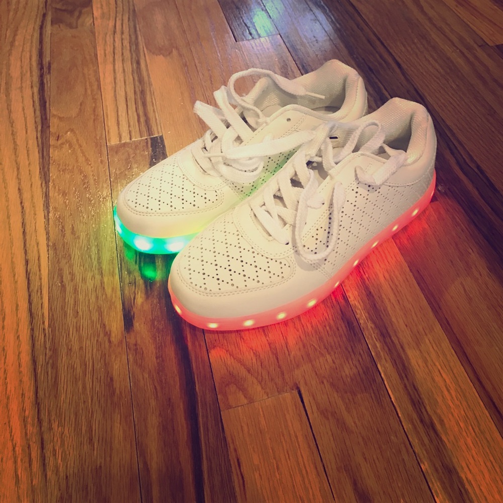 Led Light Up Shoes. - Gem