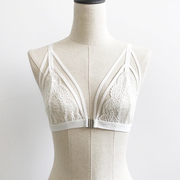 Intimates & Sleepwear | White Strappy Lace Bra | Poshmark