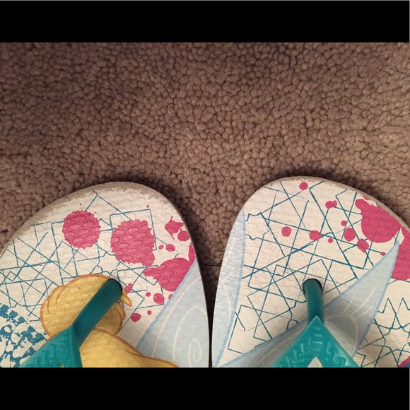 Havaianas | Shoes | Havaianas Disney Tinkerbell Sandals Kids Size 34 ...