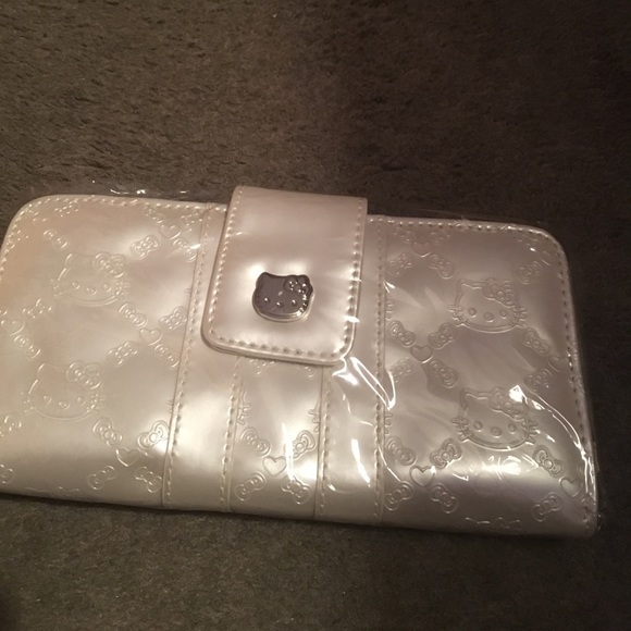 Hello Kitty | Accessories | Hello Kitty Wallet Brand New | Poshmark