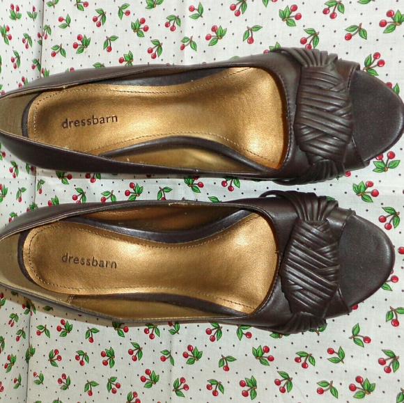 Dress Barn | Shoes | Dressbarn Euc Brown Peep Toe Heels Size 1 M | Poshmark