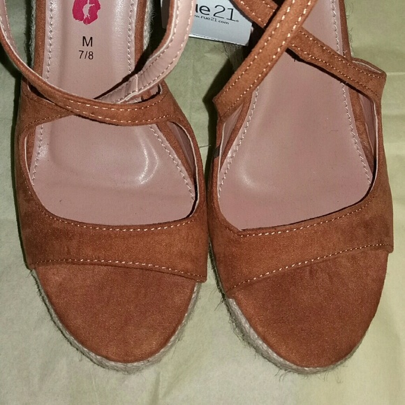 Hot Kiss | Shoes | Nwt Hot Kiss Camel Colored Sandals Size M 78 | Poshmark